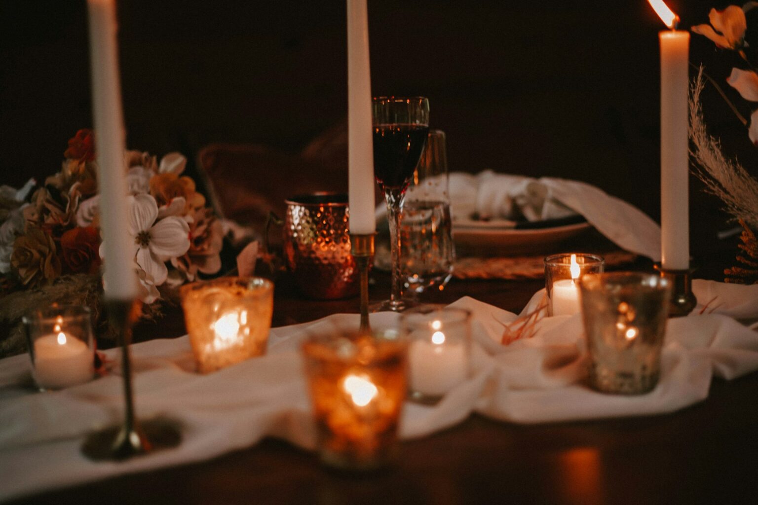 What To Talk About On A First Date: 200 First Date Questions To Ask