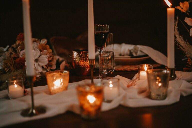 What To Talk About On A First Date: 200 First Date Questions To Ask